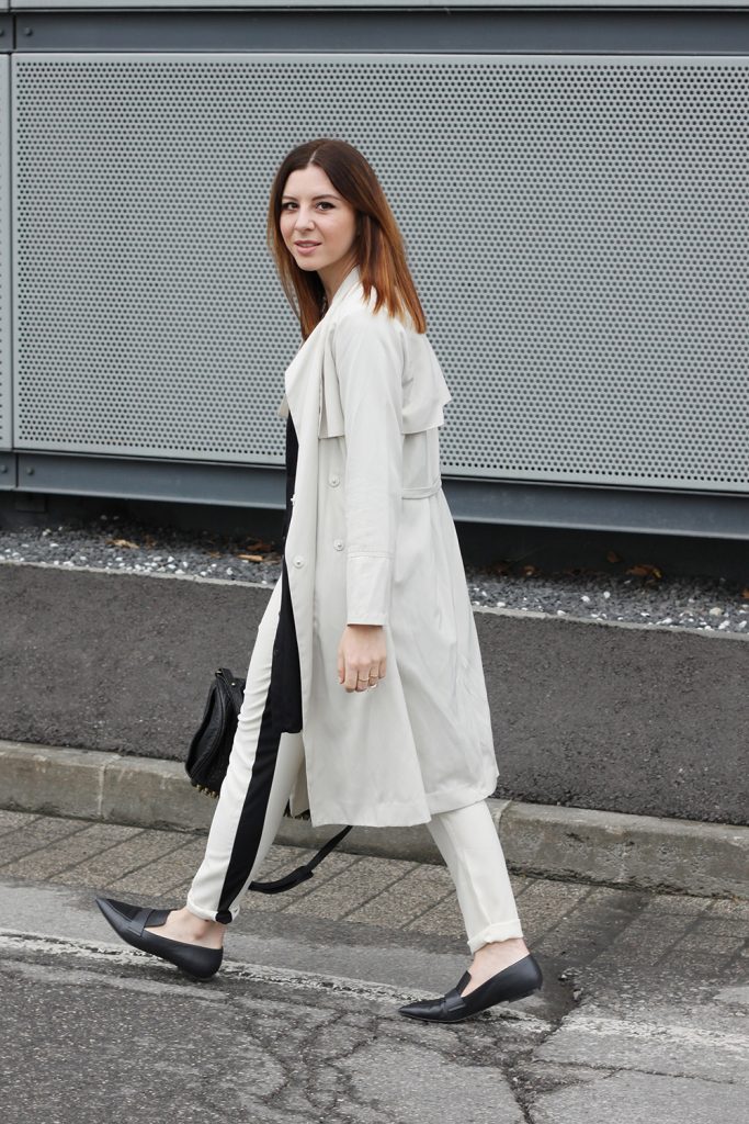 spitze Flats von Mango, fließender Trench und Rocco Bag