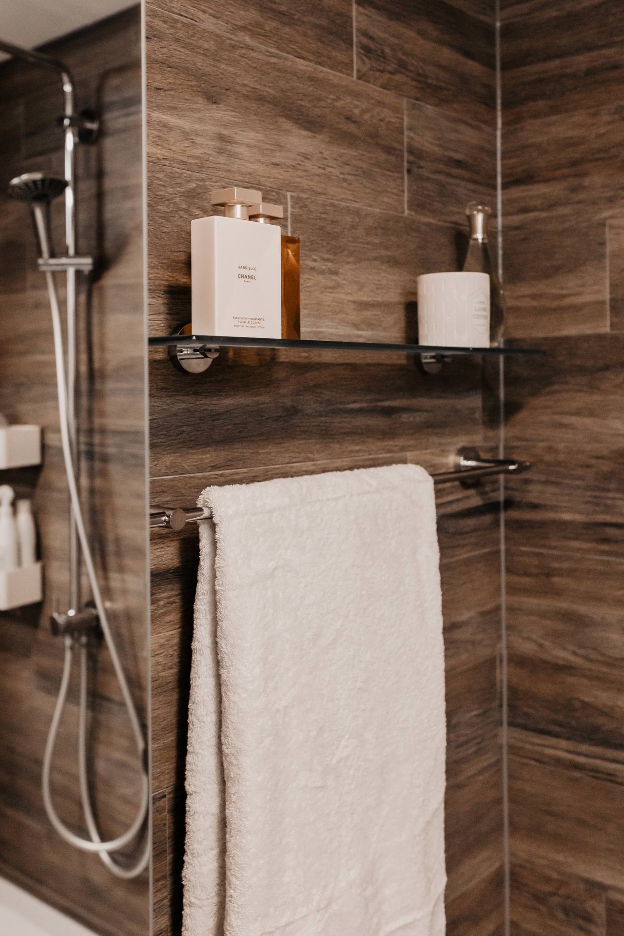 Selbstklebende Badezimmer-Accessoires für ein easy Bad-Upgrade!